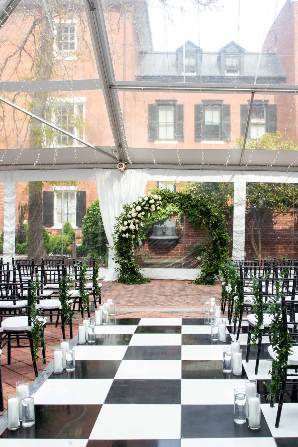 Chic Decatur House Spring Wedding with Black and White Details ...