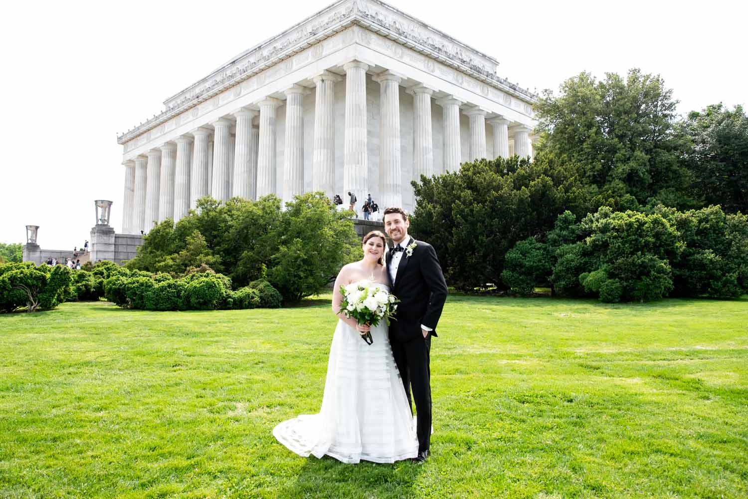 Chic Decatur House Spring Wedding with Black and White Details ...
