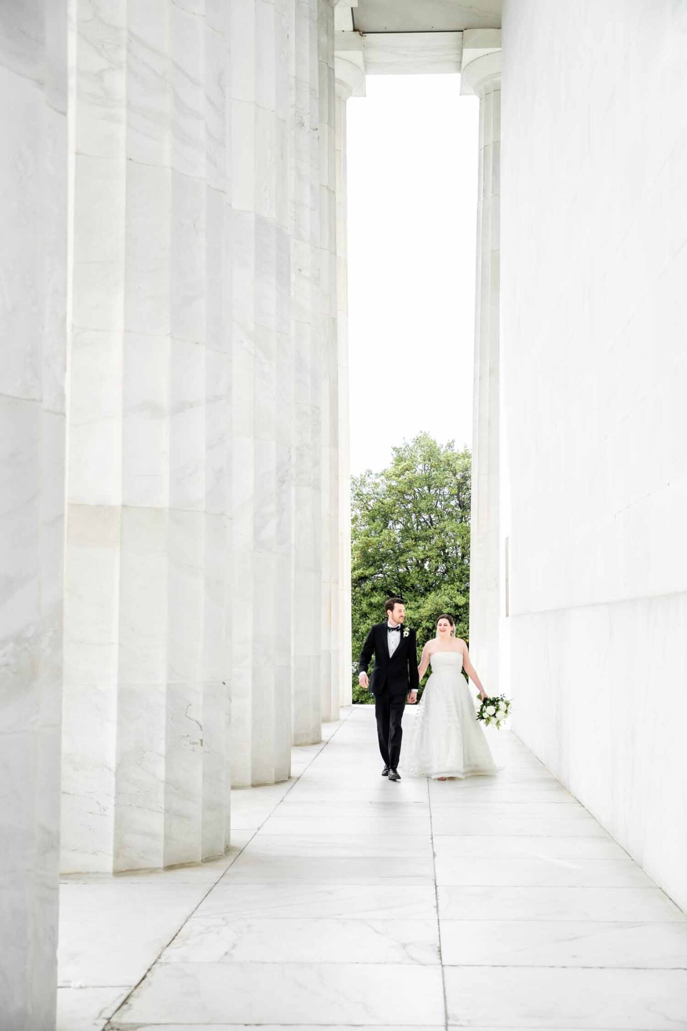 Chic Decatur House Spring Wedding with Black and White Details ...