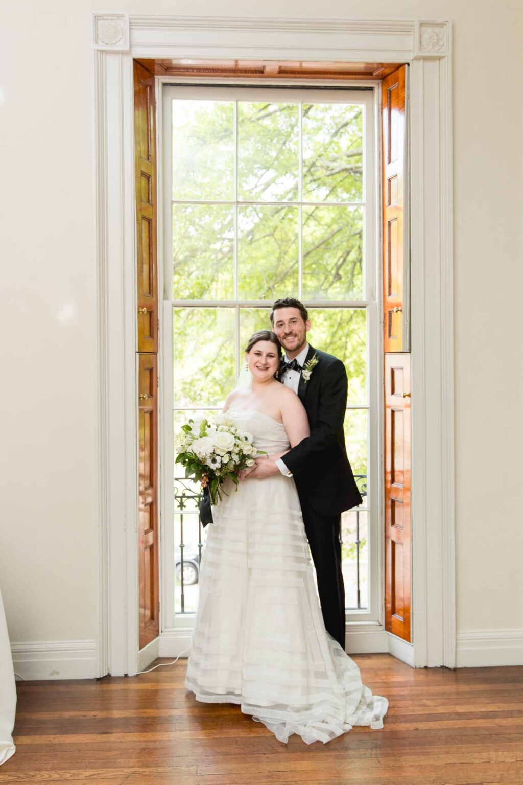 Chic Decatur House Spring Wedding with Black and White Details ...